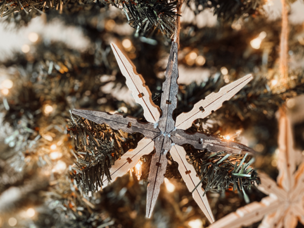 How to Make DIY Clothespin Snowflakes - The Simple Homeplace